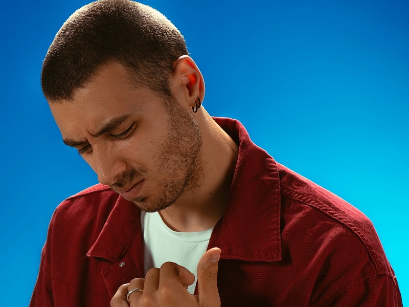 Belly Button su YouTube con il video di "Promesse per strada ...