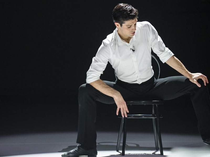Su Rai 1 "Ballo in Bianco" con Roberto Bolle: lezione alla sbarra in ...