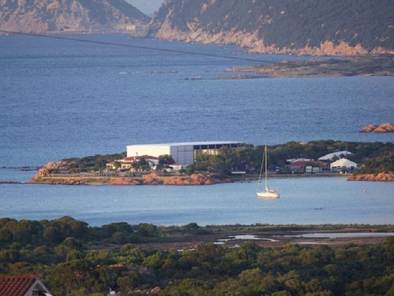 Ecomostro a Cala Finanza per le nozze regali: polemiche in Sardegna ...