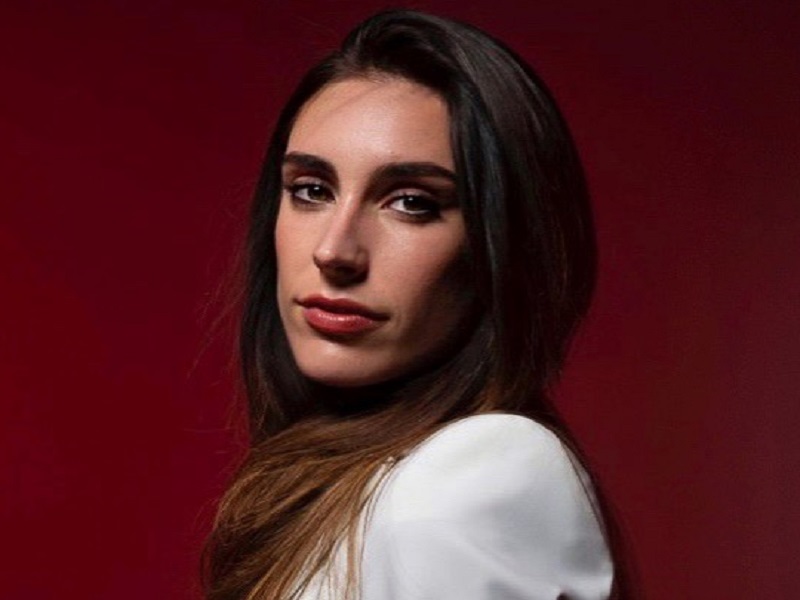 Lisa Manara in radio e in digitale con "Lasciami cadere" - Corriere ...