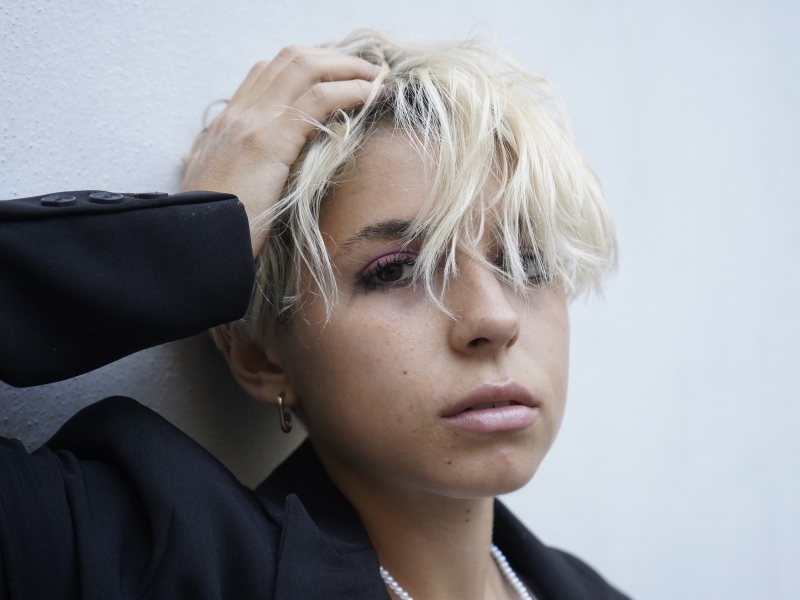 "Mai come loro" è il nuovo singolo di Giulia Milano - Corriere Nazionale