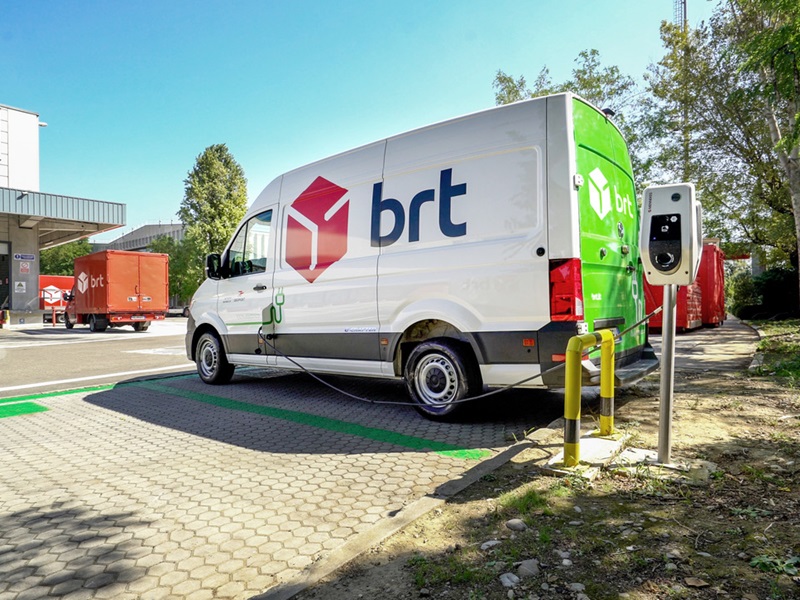 La sfida di BRT: entro il 2026 consegne solo con mezzi elettrici nelle città italiane - Corriere ...