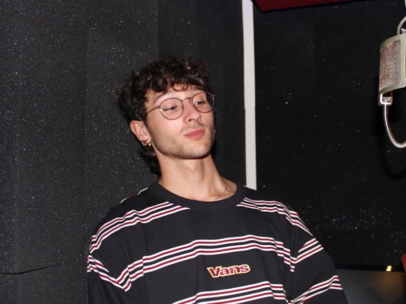 Fuori "Milano", la nuova canzone del cantante Mani - Corriere Nazionale