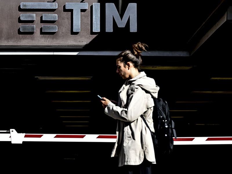 Via libera alla cessione della rete di Tim al fondo americano Kkr ...