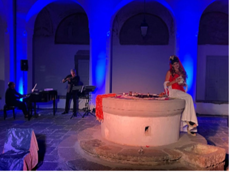 Alessandra Calabrese nelle vesti di “Madame Pullecenella” a Savigliano - Corriere Nazionale