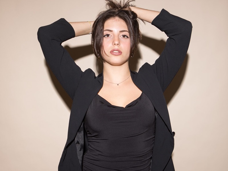 “Sushi e vino bianco” è la nuova canzone di Emma Gabusi - Corriere ...