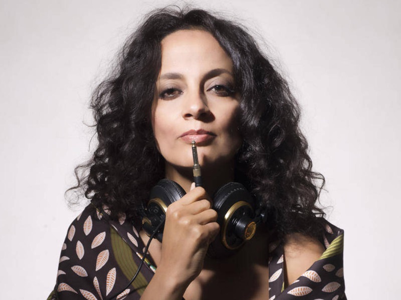 "La signora meraviglia" è il romanzo d'esordio di Saba Anglana ...