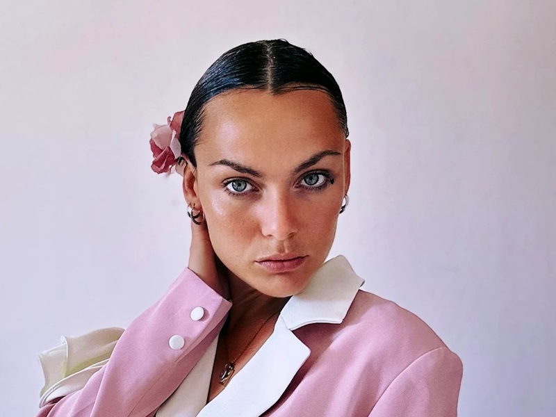 Tekla nelle radio e in digitale con il brano "Rom'antica" - Corriere ...