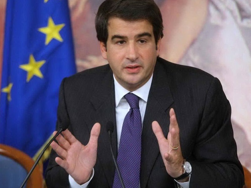 Il discorso di Fitto a Bruxelles virale per l'Inglese "alla Renzi ...