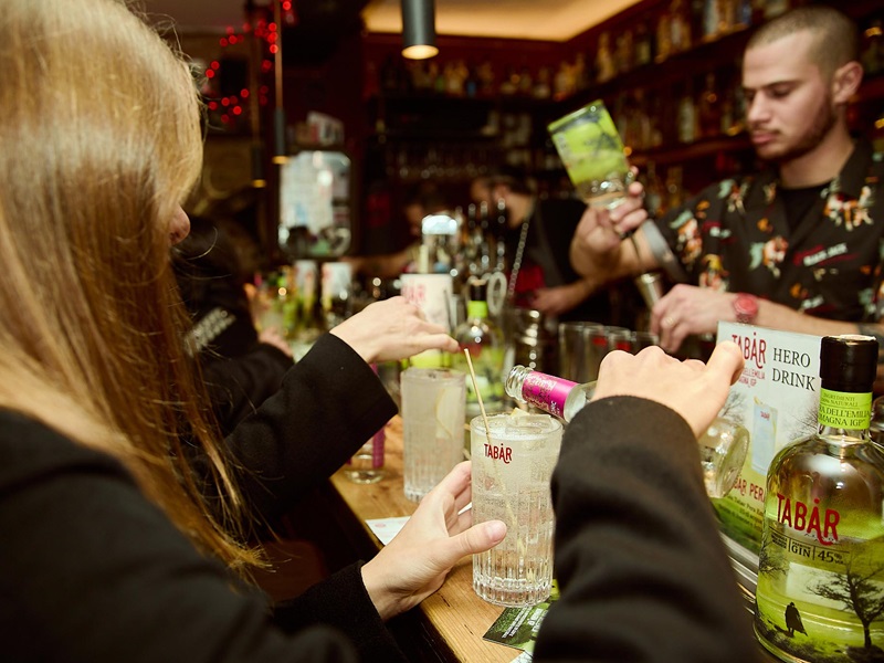 Presentato il nuovo Gin Tabar Pera dell’Emilia-Romagna IGP - Corriere ...