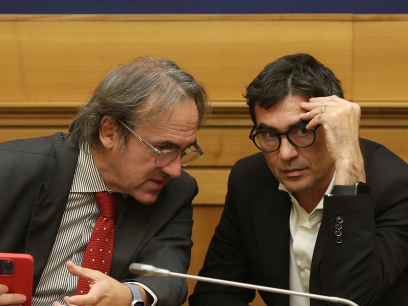 Braccianti uccisi, le opposizioni sollevano la vicenda. Avs: "Bruciati ...