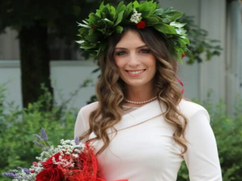 Strage Crans Montana, Eleonora Palmieri mostra su Instagram il volto ...